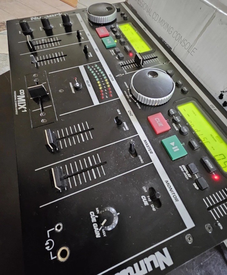 Discontinued Numark CD Mix 1 Professional CD Mixing Console POWERS ON ...