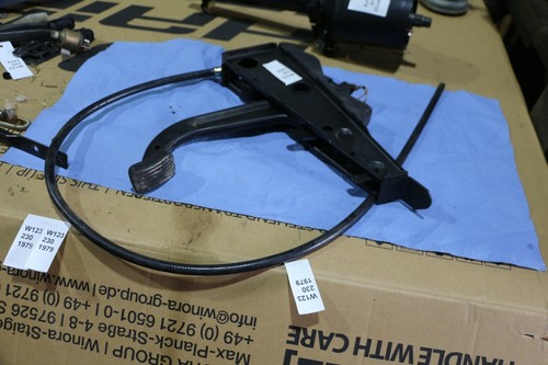 ORIGINAL Mercedes Benz Saloon W123 230 Pedalwerk Pedal Feststellbremse ...