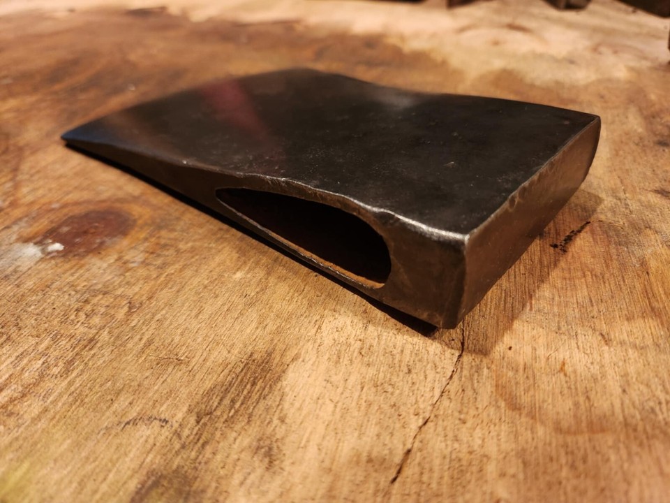 Dandenong 'World's Finest' Cyclone, vintage Tasmanian pattern axe, 4 ...