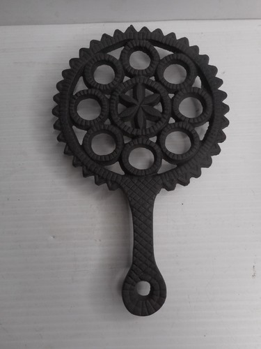 Cast Iron Trivet Decorative Hanging 9" high x 5 3/4" Wide w/ 3 legs ...