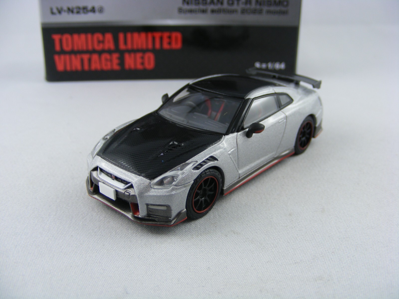 22 Nissan GT-R Nismo Spec.Ed.silber,Tomytec Tomica Lim.Vint. Neo LV ...