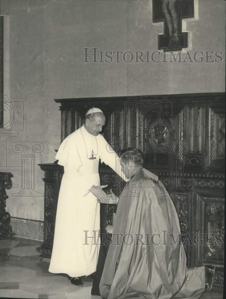 Kneeling Before The Pope