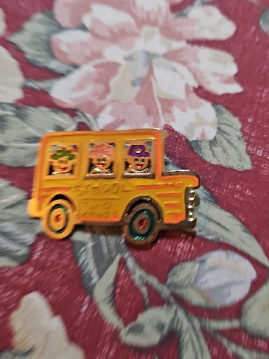 Vintage School Bus TWO HANDS Metal Brooch Pin Driver … - Gem