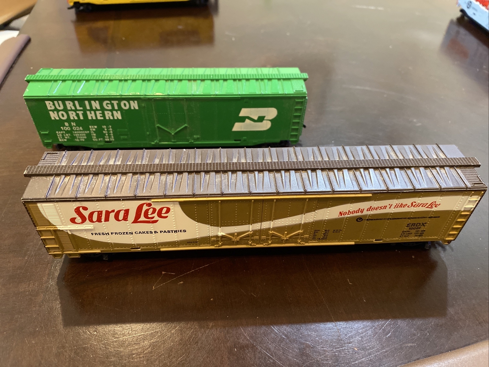 HO Tyco Sara Lee & Burlington Northern Box Cars, 2 Car Lot, Model ...