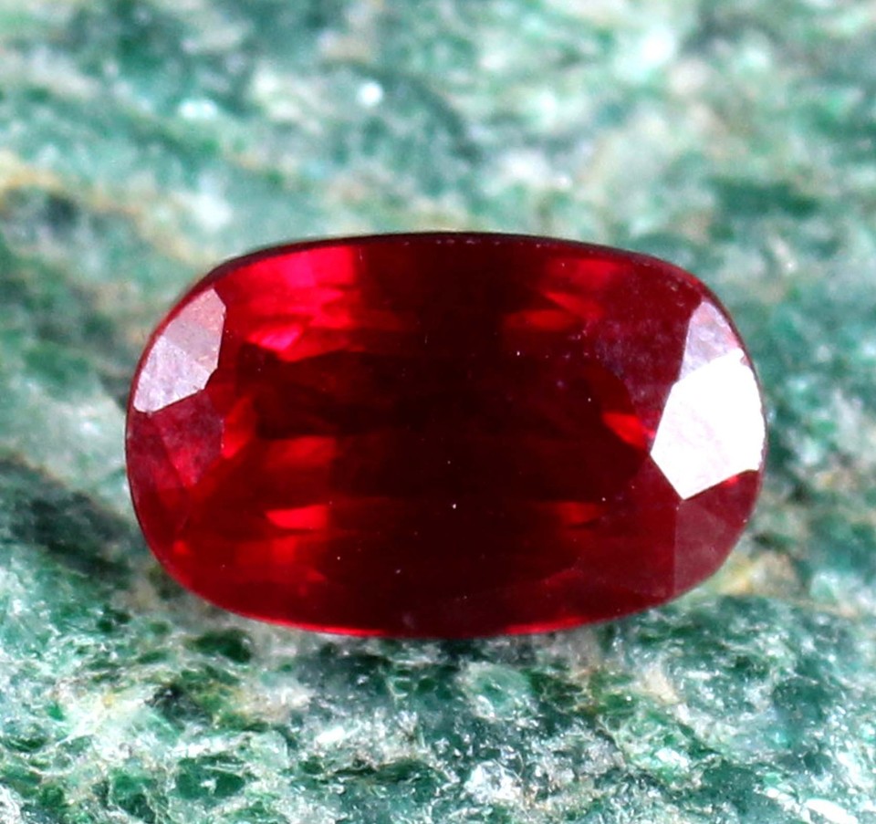 Natural Beryl Bixbite Red Emerald 8.25 Ct Oval Loose Gemstone Certified ...