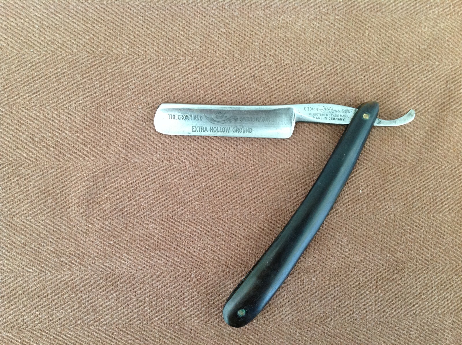 The Crown & Sword Razor Extra Hollow Ground Straight Razor, Etched Face ...