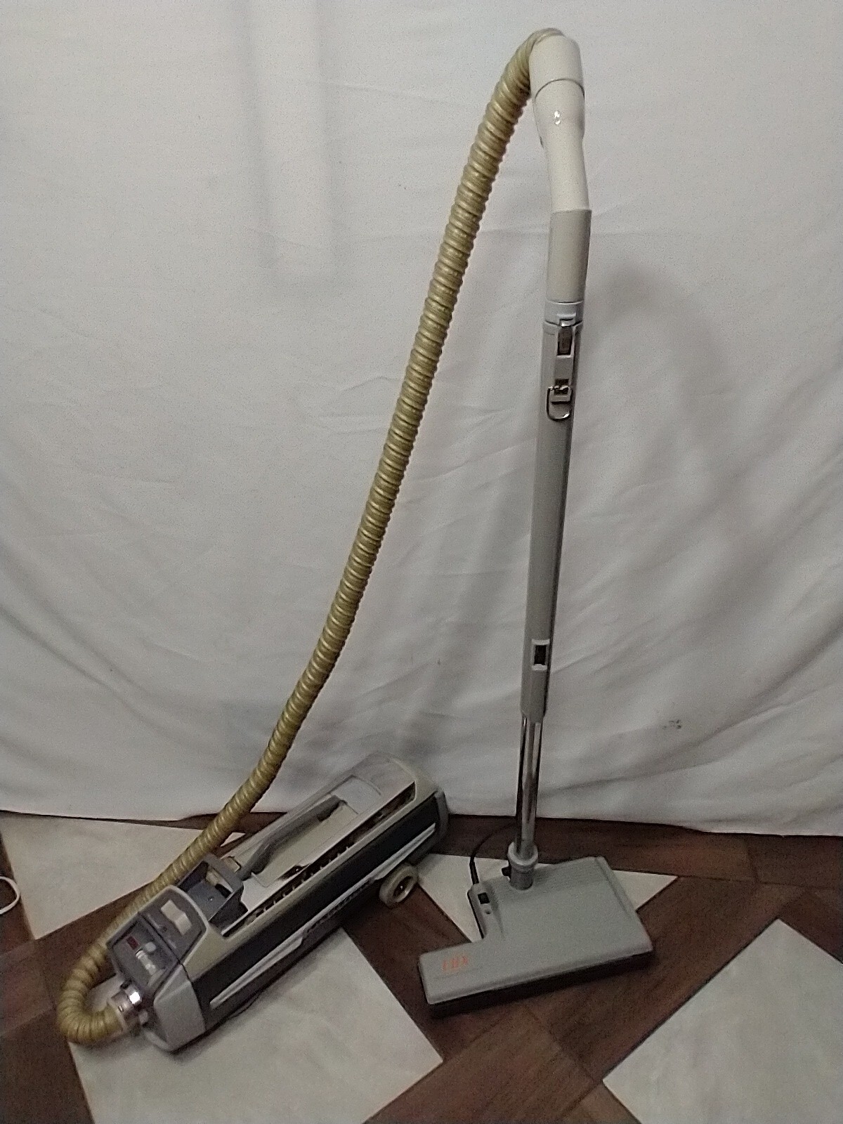 Vintage Electrolux Silverado Deluxe Model 1505 Vacuum Set | eBay