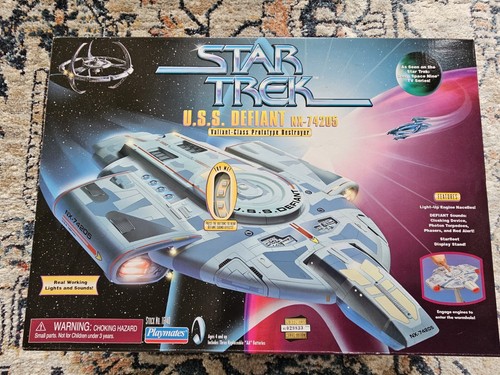 Star Trek Deep Space Nine U.S.S. Defiant NX-74205 Valiant Class ...