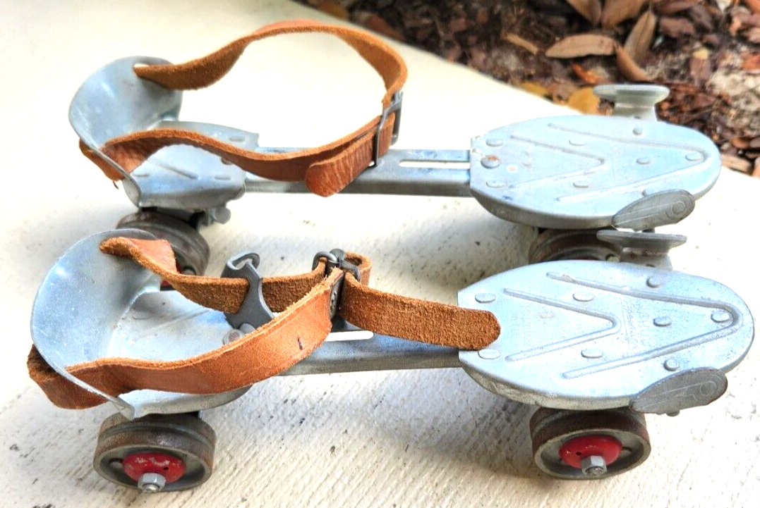 Vintage Wards Speedline Dreadnaught Wheel Metal Youth Rollerskates ...
