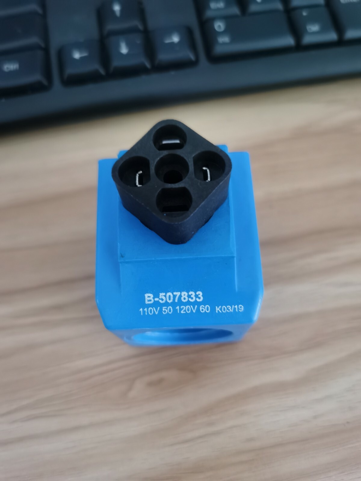 1PCS New Vickers B-507833 B507833 Solenoid Coil 110V 50 120V 60 Brand ...