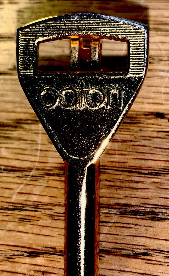 GOLD KEY TO SUCESS TIE CLIP CLASP-- Gold Clamp Locks Men--"BOTON LOCKS ...