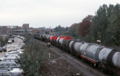 PHOTO CLASS 37 ON AN OIL TANK TRAIN PASSING STAINES ON 10 OCT 1986 ...