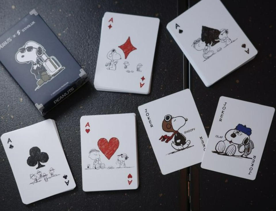 Peanuts x Starlux Snoopy Playing Cards - Blue | eBay