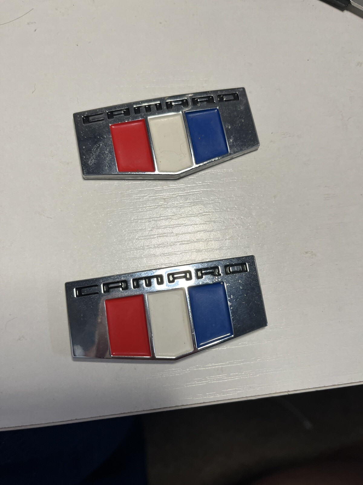 CHEVROLET 18-22 CAMARO FRONT BUMPER EMBLEM NAMEPLATE OEM 84233236, Set ...