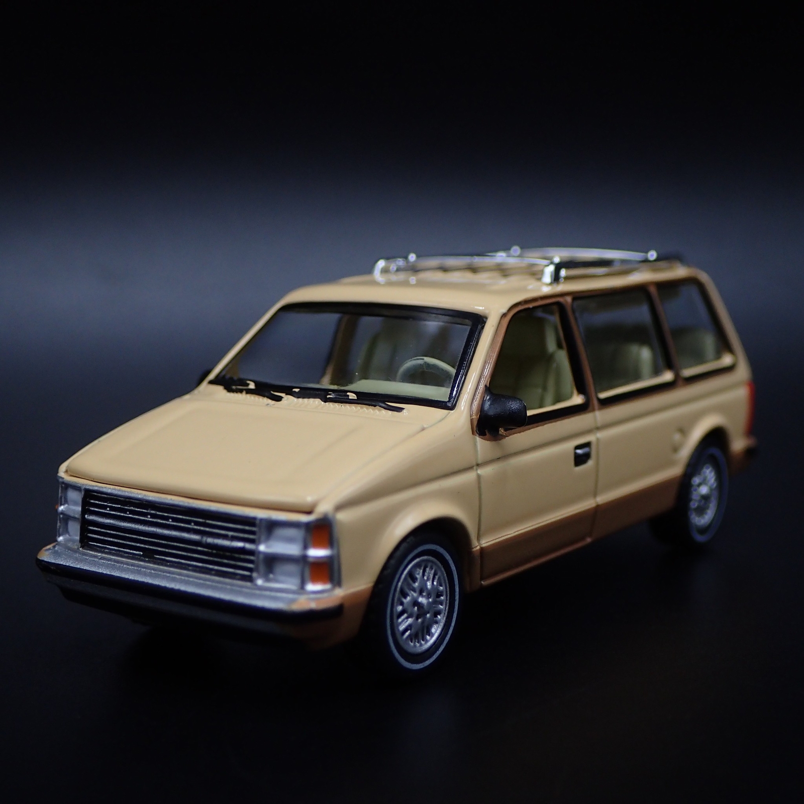 1984-1990 PLYMOUTH VOYAGER MINIVAN CARAVAN 1/64 SCALE DIORAMA DIECAST ...