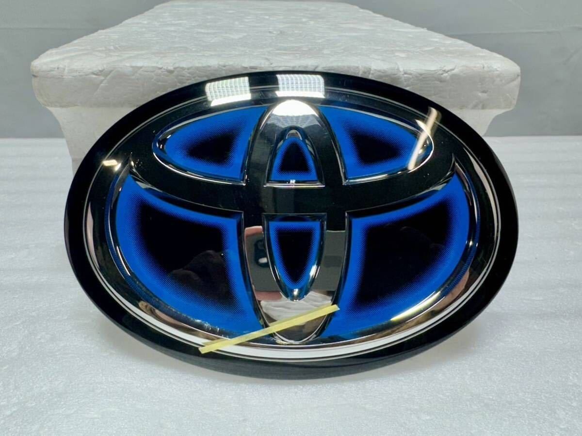Toyota Genuine Prius C-HR Radiator Per Collision Grille Emblem 53141 ...