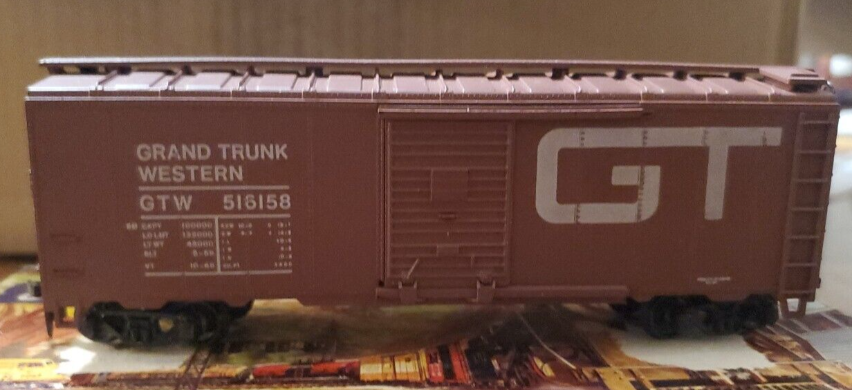 Athearn GRAND TRUNK WESTERN Railroad 50 foot box car HO scale | eBay