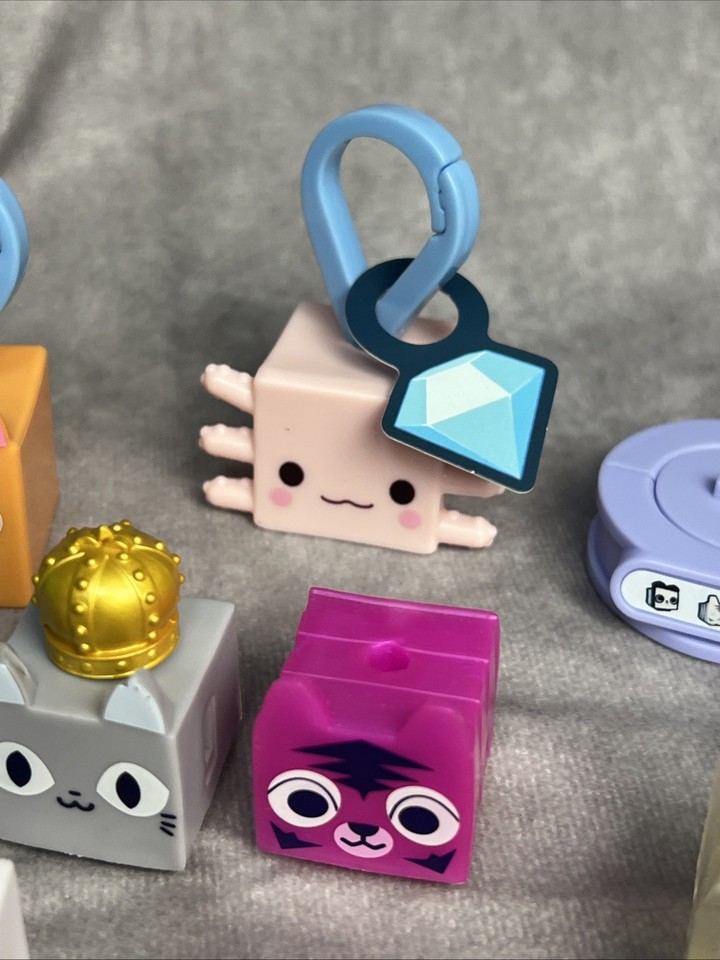 Lot of Roblox Pet Animal Simulator X Mini Figures Keychain Clip ...