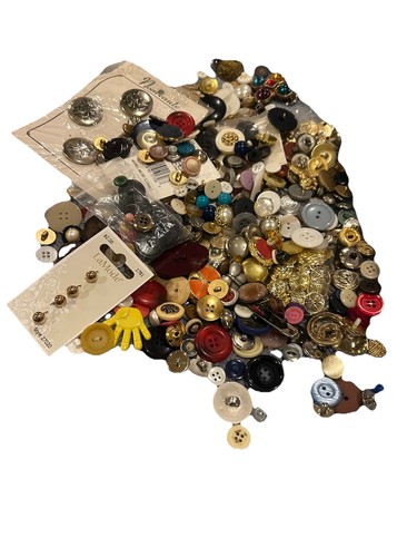 Lot of 1 Lb Assorted Sew Buttons New/Used/Vintage Metal Plastic Resin ...