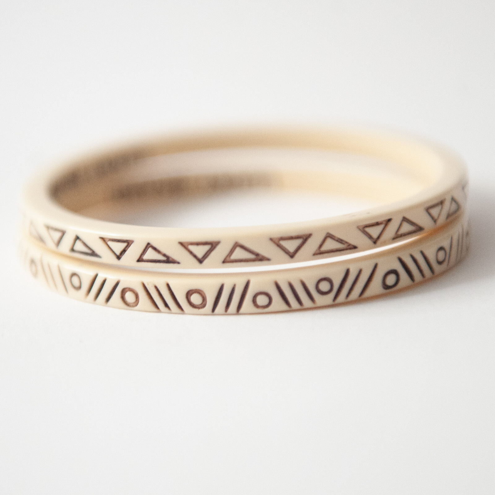 Set of 2 Lucky Brand Carved Geometric Shapes Plastic Bangle Bracelets ...