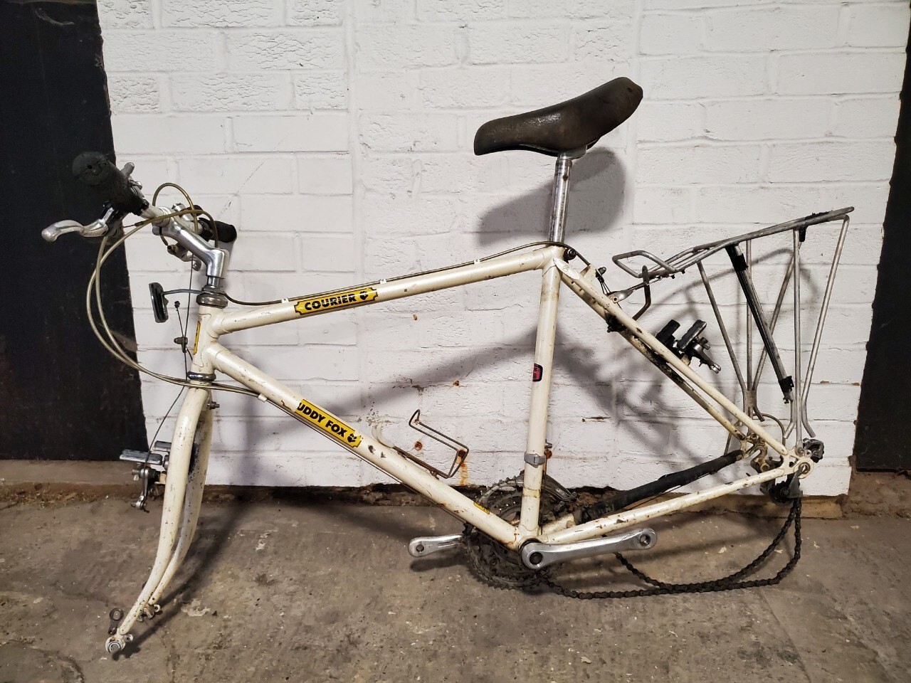 Muddy Fox Courier 1987 mountain bike, frameset plus most parts (see ...