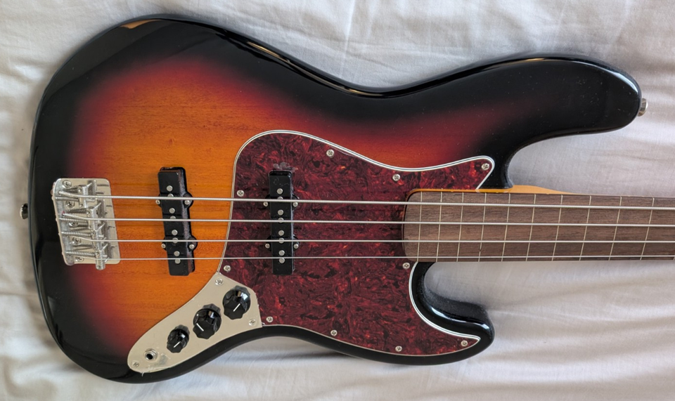 Fender Squire Fretless Electric Jazz Bass Classic Vibe 3-Tone Sunburst ...