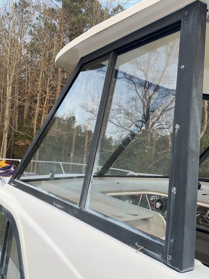 01 Bayliner 2452 Ciera Pilot House Upper Left Port Side Windows with ...