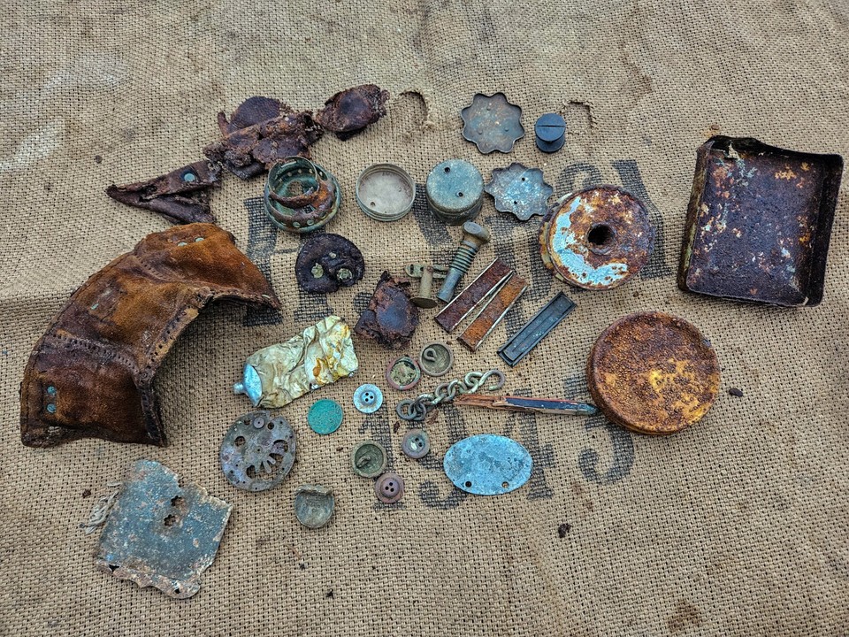 WWI ORIGINAL GERMAN BUNKER ITEMS POCKET LITTER RELICS from CHRISTMAS ...