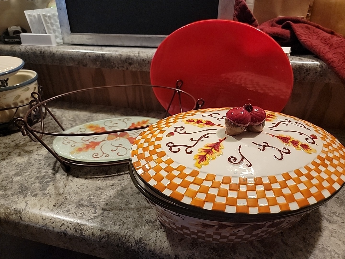 Temptations "Fall Harvest" 2 Quart Casserole With Lid, Trivet, Seal And ...