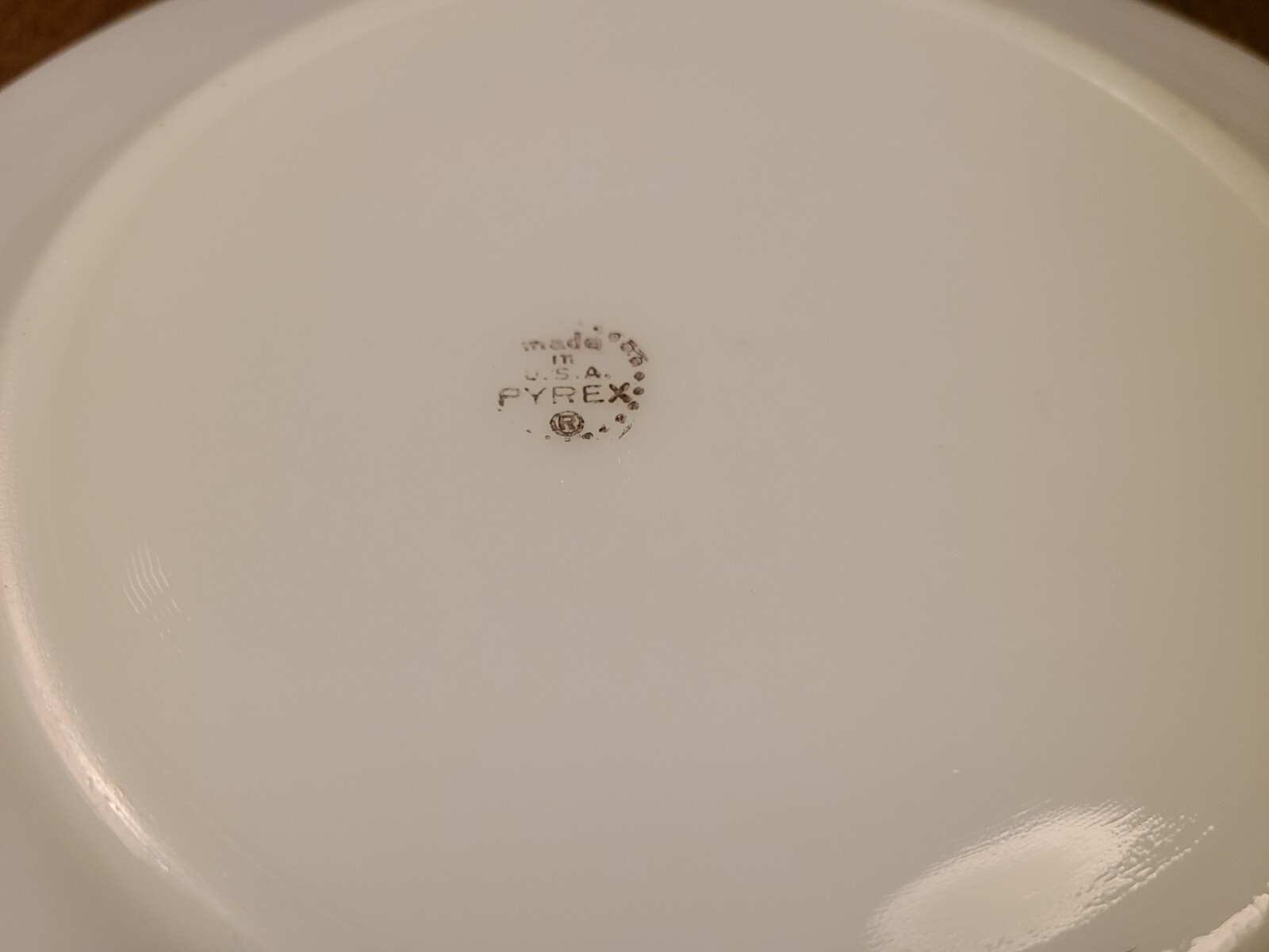 Set of 4 Vintage Pyrex Red Band White Milk Glass 10" Dinner Plates Gold ...