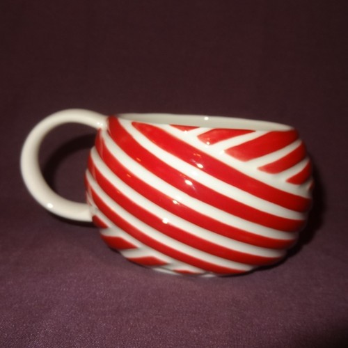Yarn Ribbon Ball Coffee Mug 12 oz Cup Ceramic 2013 White Red Starbucks ...