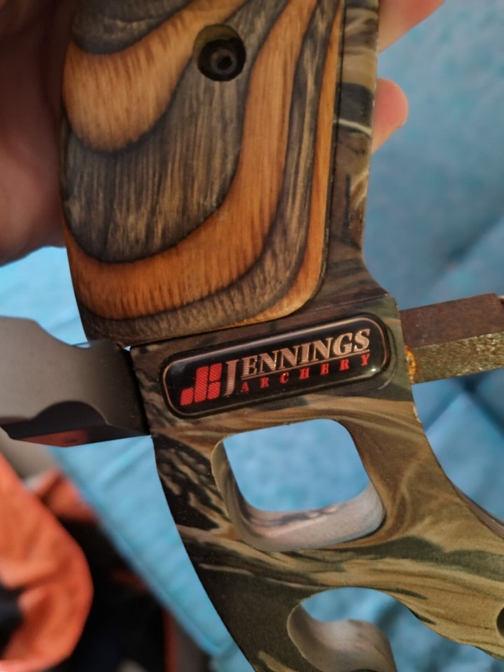 Jennings Archery Buckmasters 31" . Draw Right Handed Compound Hunting ...