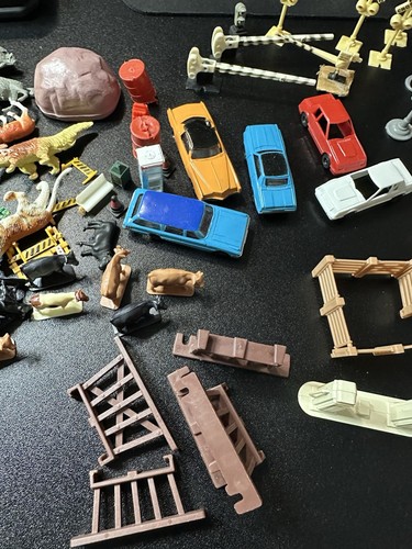 Lot of HO Scale People Animal Farm lanterns poles Sign, Cars And More ...