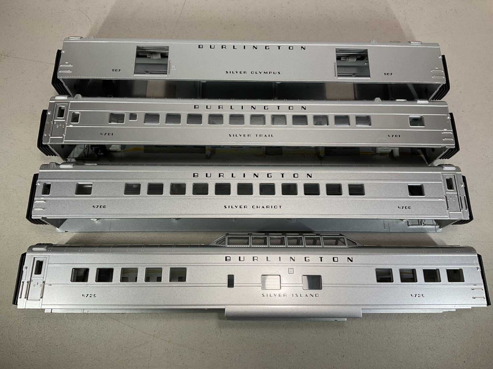 4 MTH O Burlington Silver Streak 70' Coach Shells w/ Lights, Doors ...