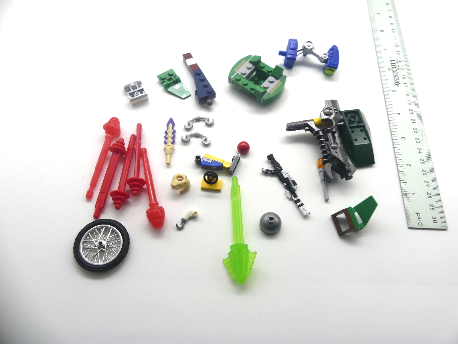 Misc: Lego Lot of 25 pcs : Swords, Syphers, Guns, Handcuffs, Wheel ...