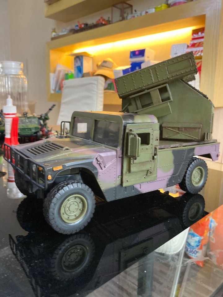 Custom kit 1:18 Avenger Air Defense System for BBI power team HUMVEE ...
