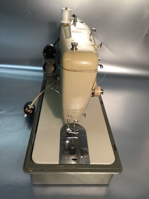 Vier Gallenblase Nachbar singer merritt nähmaschine Voll Ausblick Baron