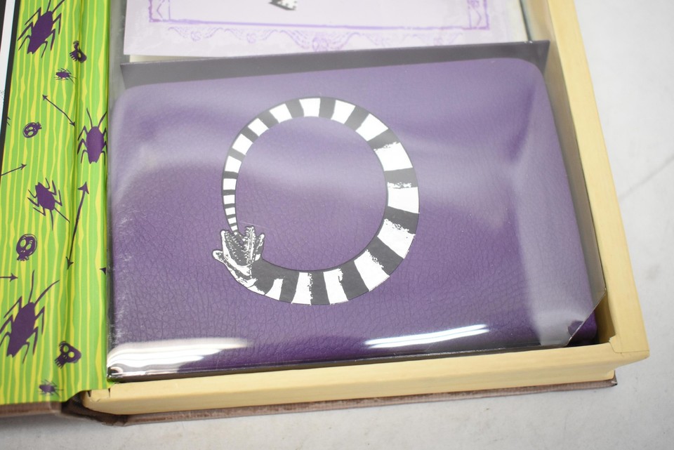 Insight Editions Beetlejuice Notecard Set Keepsake Box Handbook ...
