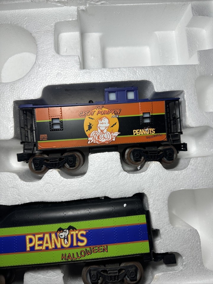 Lionel 6-30214 Gauge Peanuts Halloween Train Set w/ LionChief Remote ...