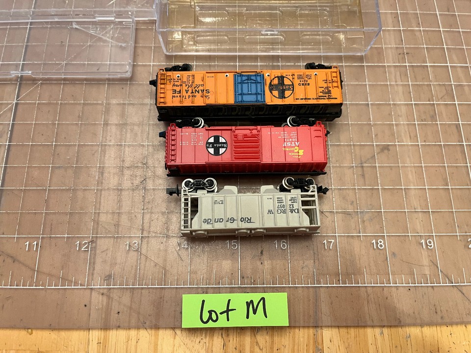 N Train ATLAS Reefer Car ATSF Red Reefer and Rio Grande Hopper w/Cases ...