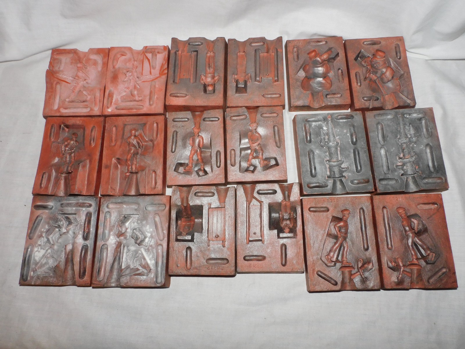 LOT OF 9 -VINTAGE LEAD TOY SOLDIER R&B RUBBER MOLDS - LOT #13A | eBay
