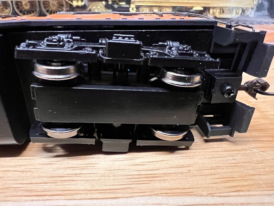 MILWAUKEE ROAD GP9M LOCOMOTIVE BY WALTHERS TRAINLINE HO # 931-111 ENG ...
