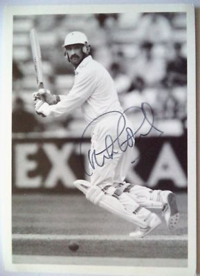 GOOCH, GRAHAM ENGLAND TEST CRICKET CAPTAIN AUTOGRAPHED CRICKET POSTCARD ...