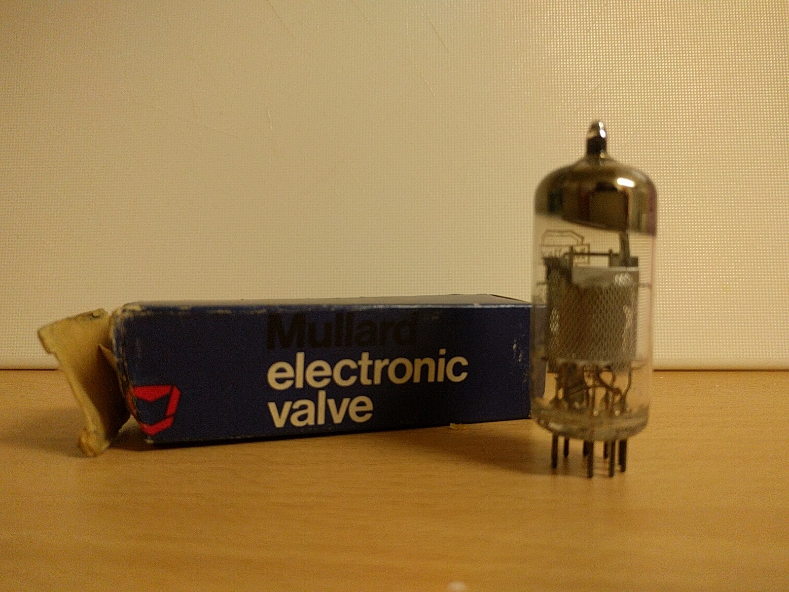 EF183 / 6EH7 Pentode RF Vari Mu Frame Grid Valve / Tube by Mullard (New ...