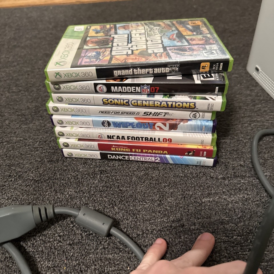 Microsoft Xbox 360 Console White + Power Supply & AV Cable 2 Controller ...