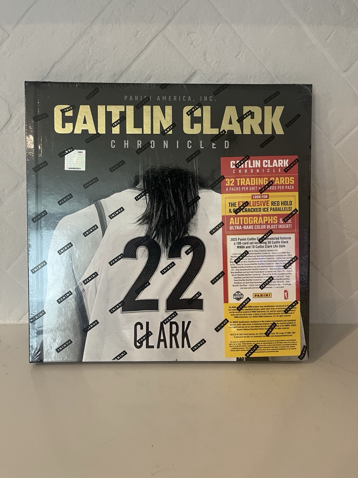 NEW 2025 CAITLIN CLARK TARGET Exclusive CHRONICLED BOOK. 32 Cards ...