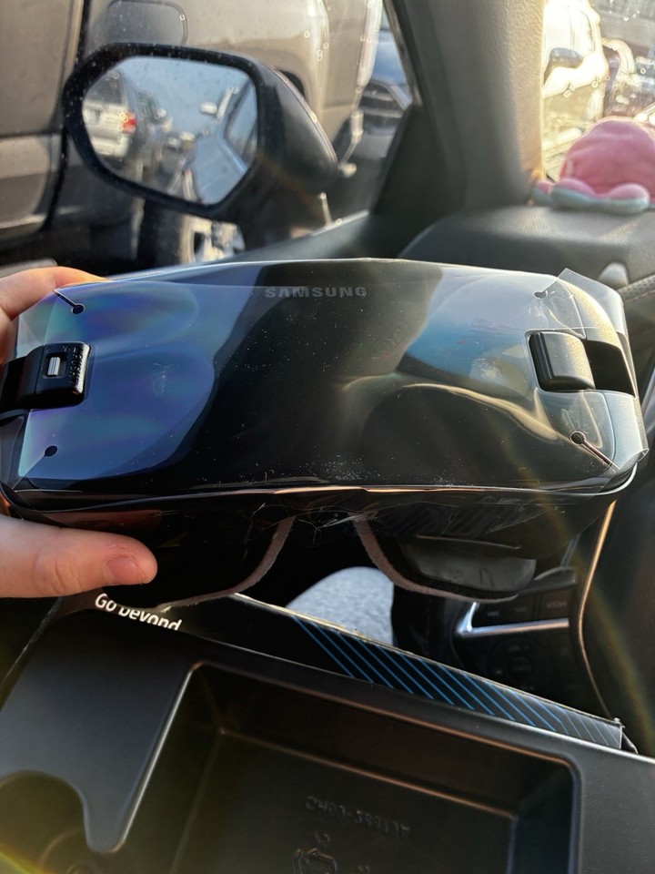 Samsung GEAR VR With Controller, Powered By Oculus, MSRP 129.99, New In ...