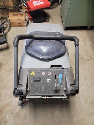 Walk Behind Sweepers - Advance Micromatic