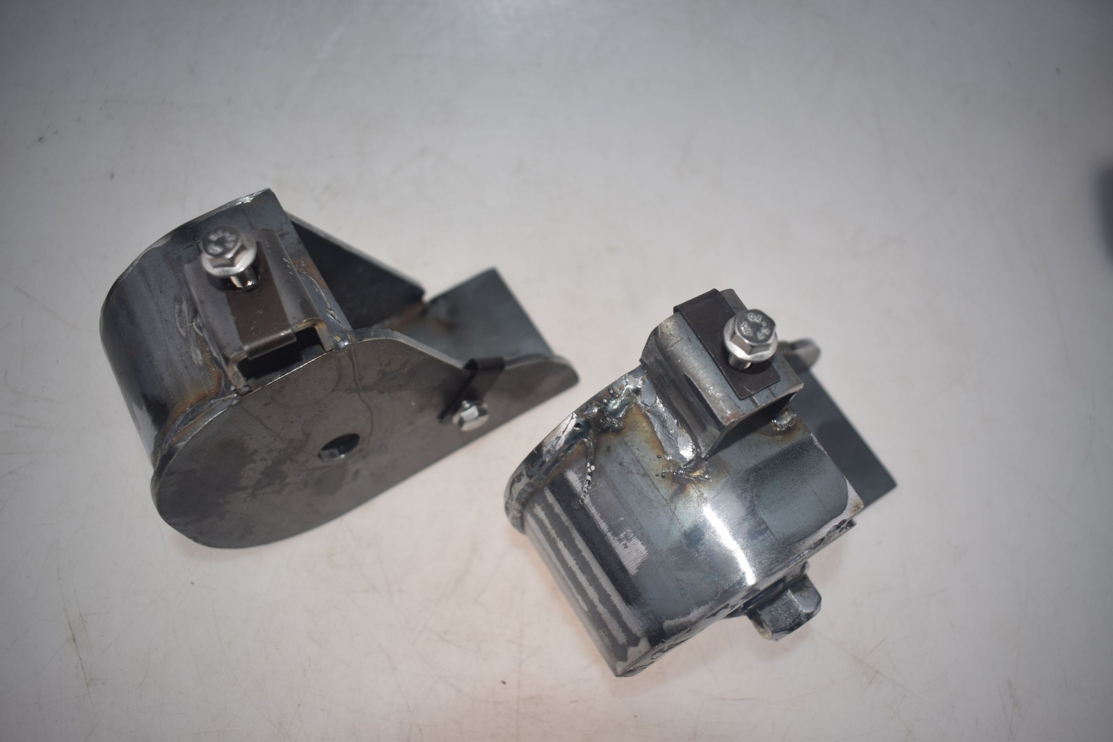 Upper trailing arm mounts For Chevy Trailblazer GMC Envoy ONLY PAIRS | eBay