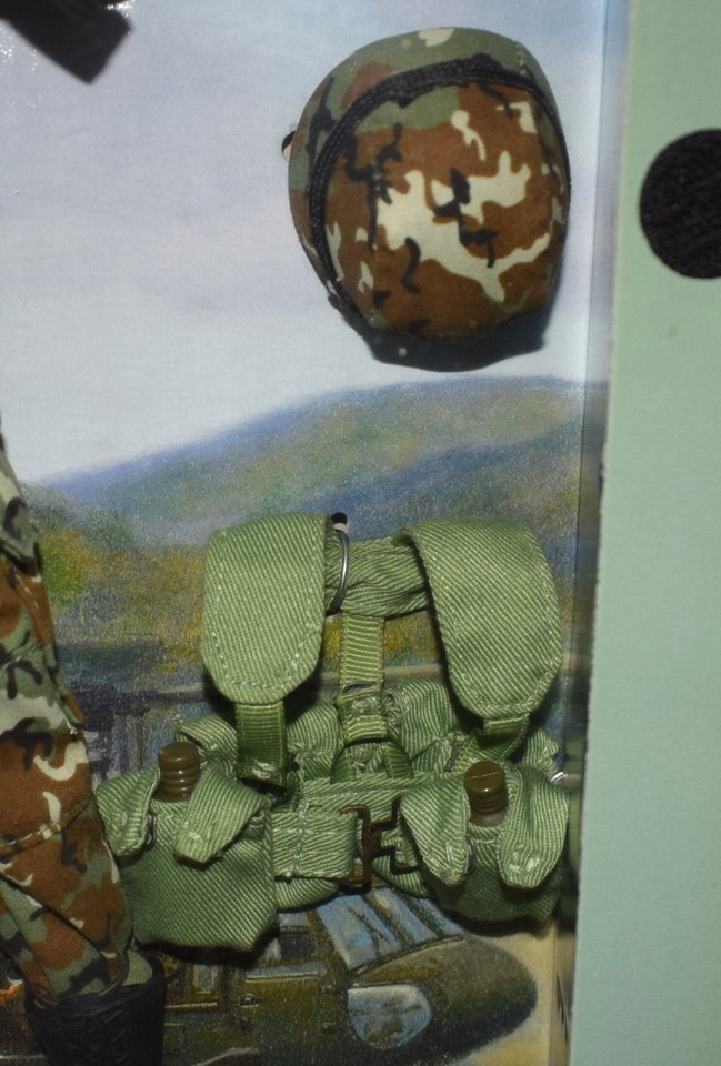 GI Joe Classic Collection US 82nd Airborne Blonde Female 12" Action ...